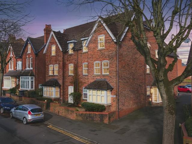 2 bedroom flat for sale
