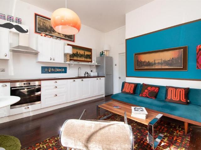 2 bedroom flat for sale