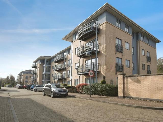 2 bedroom flat for sale