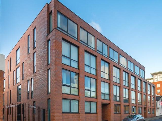 2 bedroom flat for sale