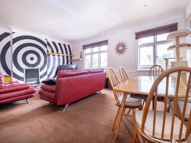 2 bedroom flat for sale