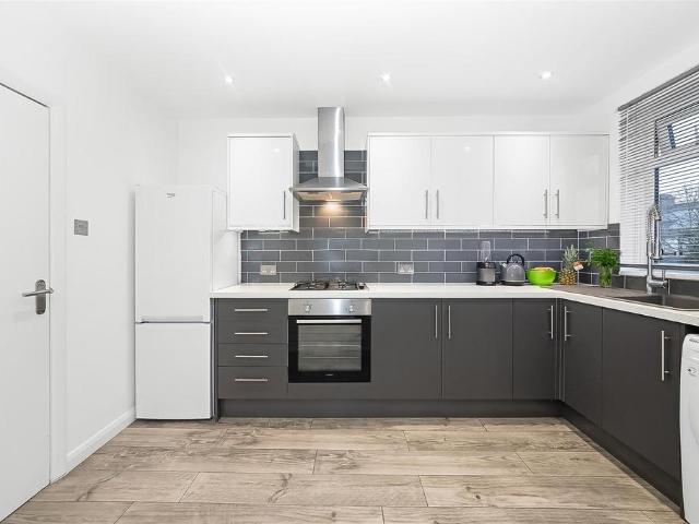 2 bedroom maisonette for sale