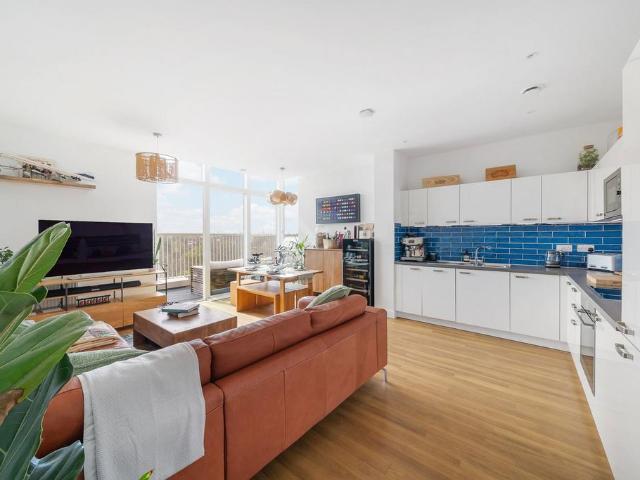 2 bedroom flat for sale