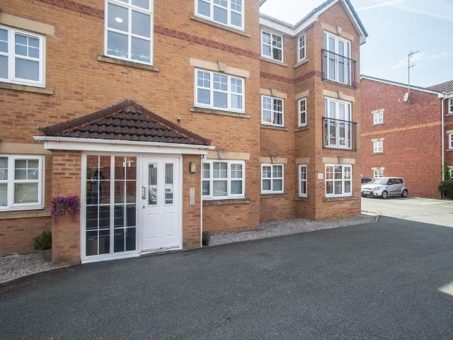 2 bedroom flat for sale