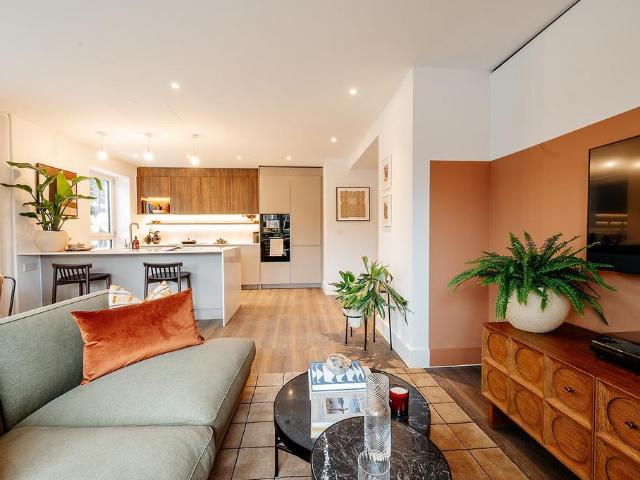 2 bedroom flat for sale