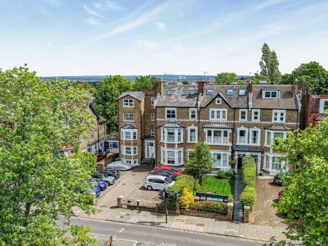 2 bedroom flat for sale