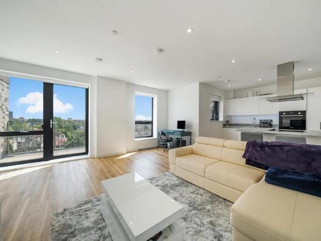 2 bedroom flat for sale