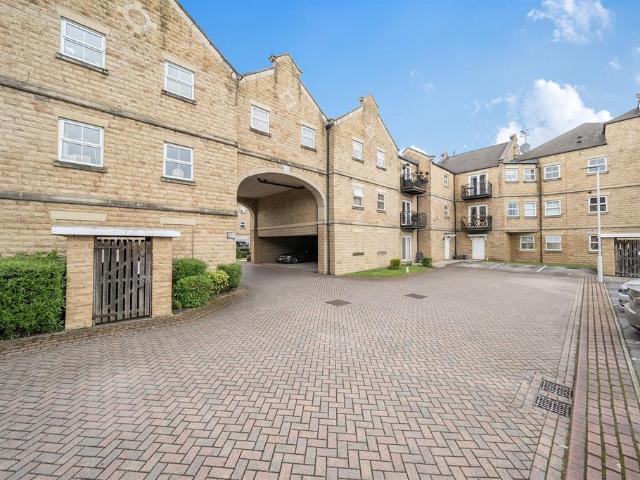 2 bedroom flat for sale