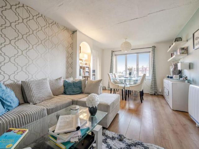 2 bedroom flat for sale