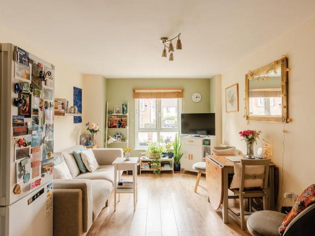 2 bedroom flat for sale