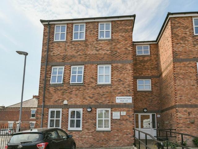 2 bedroom flat for sale