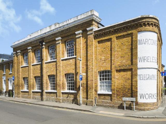 2 bedroom flat for sale