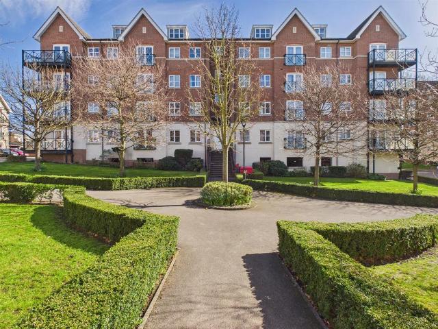 2 bedroom flat for sale