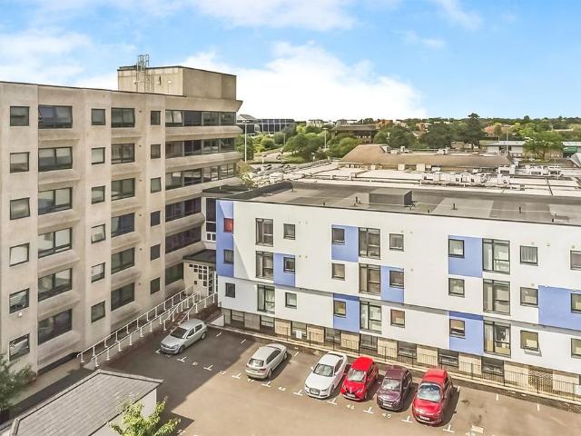 2 bedroom flat for sale