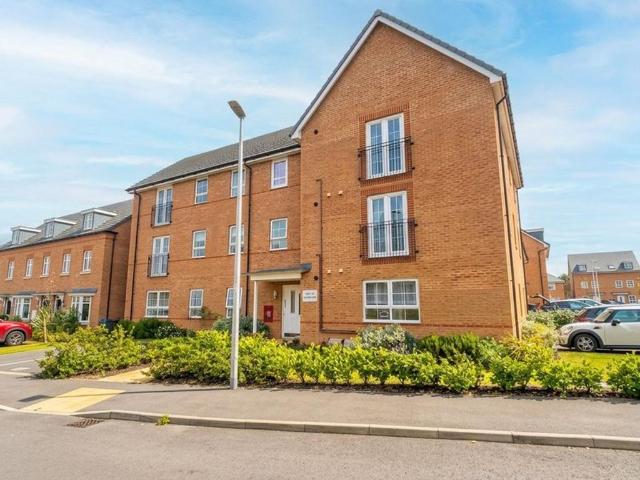 2 bedroom flat for sale