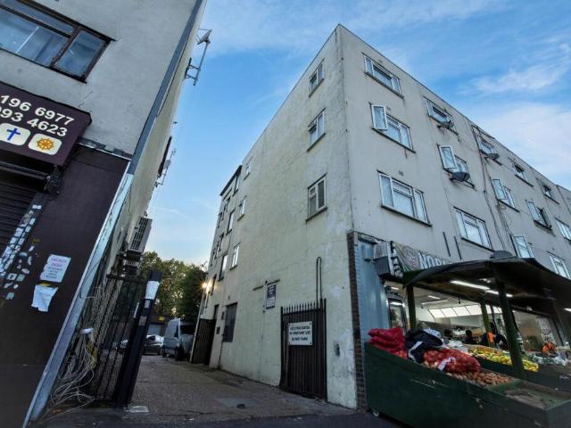 2 bedroom flat for sale