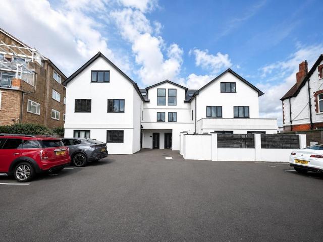 2 bedroom flat for sale