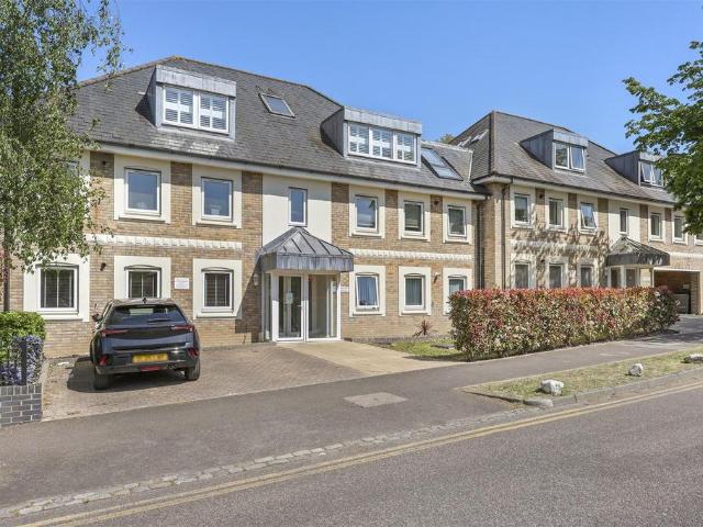 3 bedroom flat for sale
