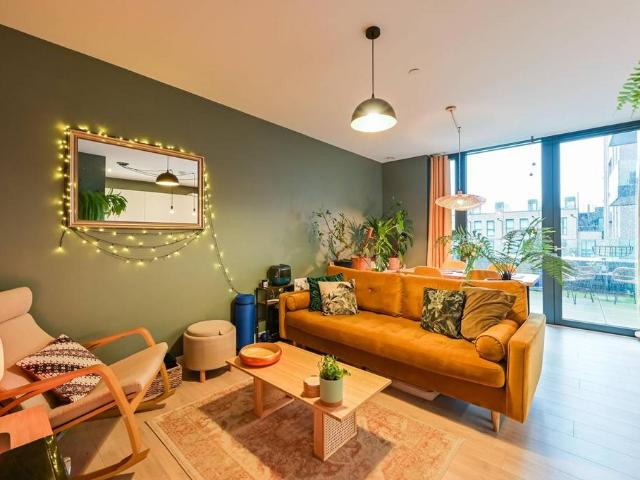 2 bedroom flat for sale