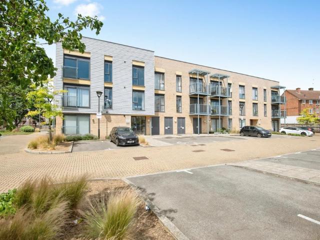 2 bedroom flat for sale