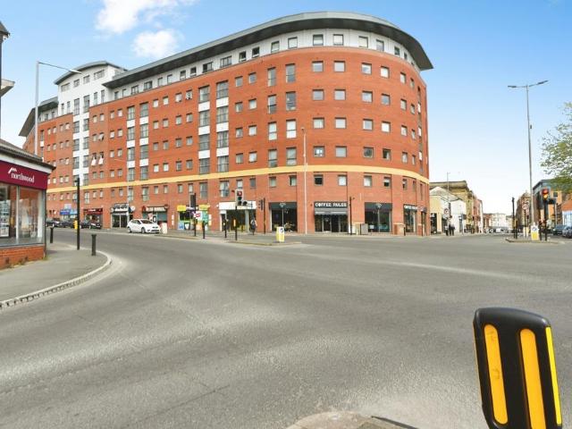 2 bedroom flat for sale