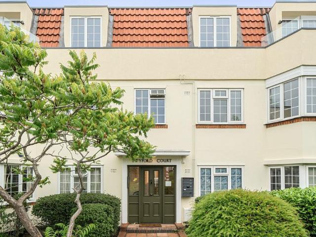 2 bedroom flat for sale