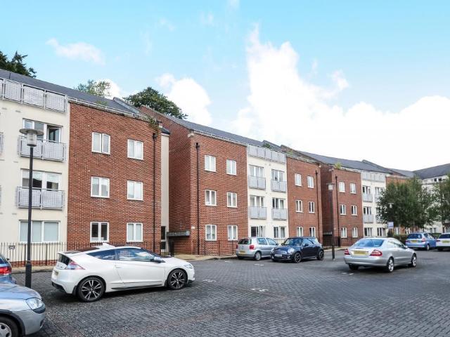 2 bedroom flat for sale
