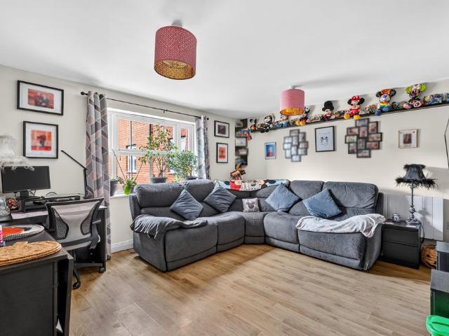 2 bedroom flat for sale