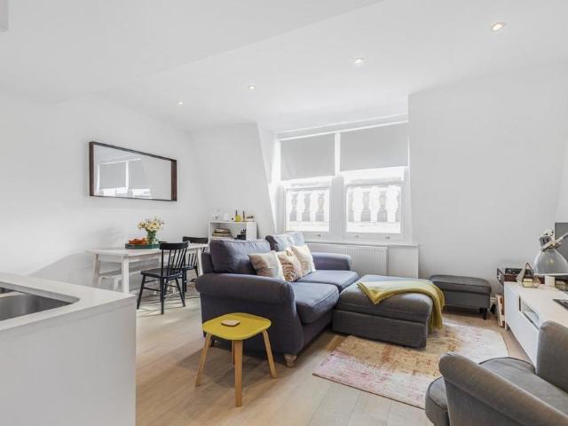 2 bedroom flat for sale