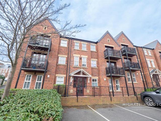 2 bedroom flat for sale