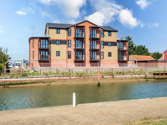 2 bedroom flat for sale