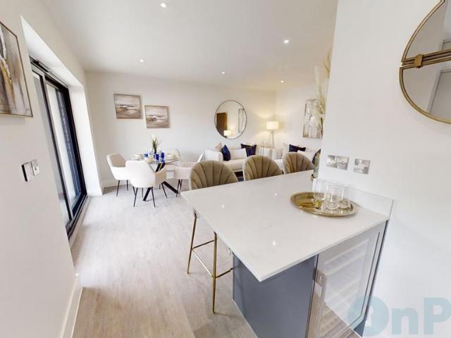 2 bedroom flat for sale
