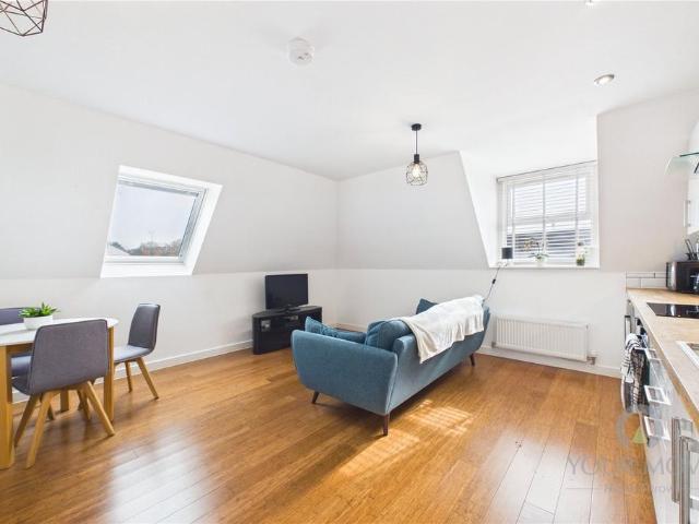 2 bedroom flat for sale