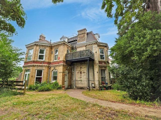 2 bedroom flat for sale
