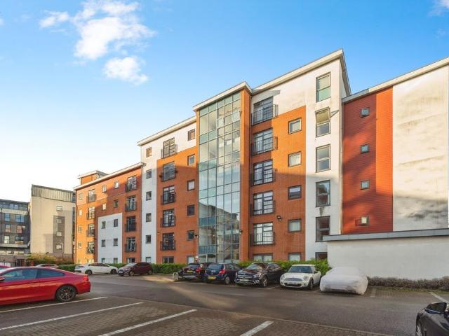 2 bedroom flat for sale