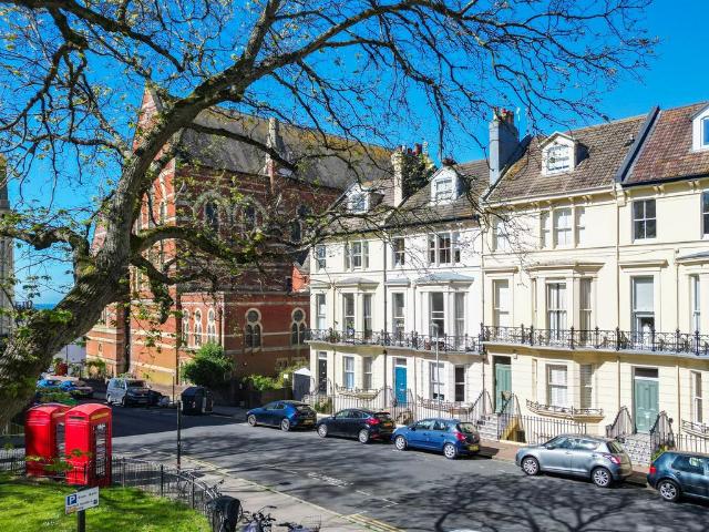2 bedroom flat for sale