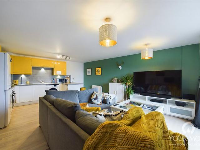 2 bedroom flat for sale