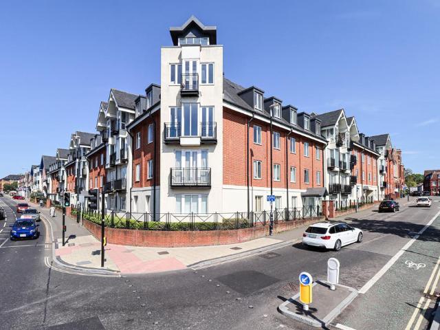 2 bedroom flat for sale