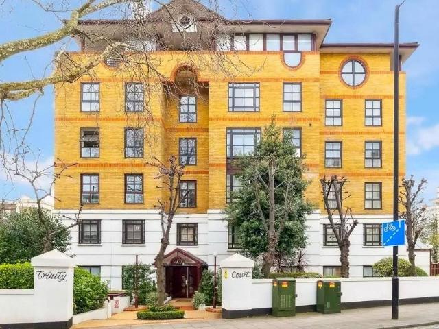 2 bedroom flat for sale