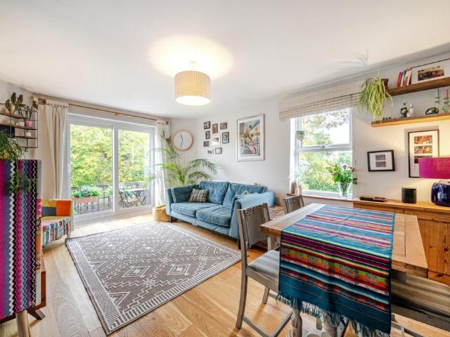 2 bedroom flat for sale