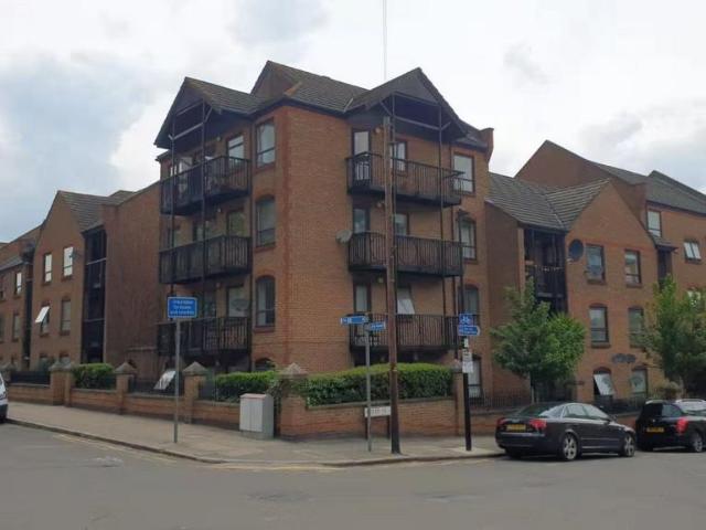 2 bedroom flat for sale
