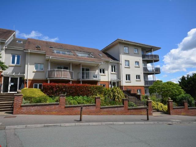 2 bedroom flat for sale