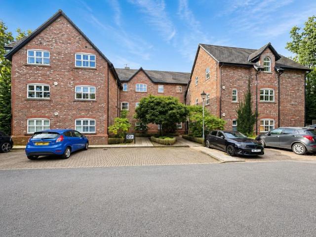 2 bedroom flat for sale