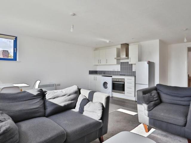 2 bedroom flat for sale