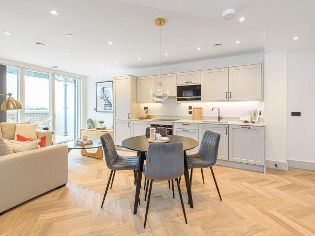 2 bedroom flat for sale