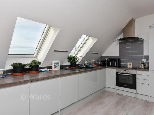 2 bedroom flat for sale