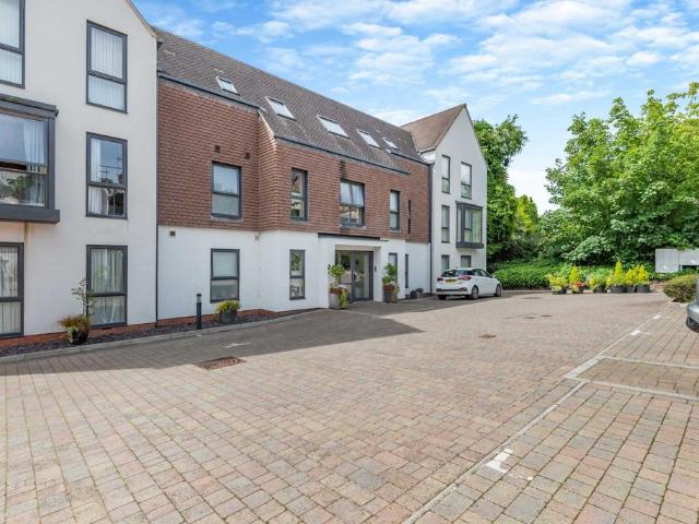 2 bedroom flat for sale