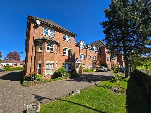 2 bedroom flat for sale