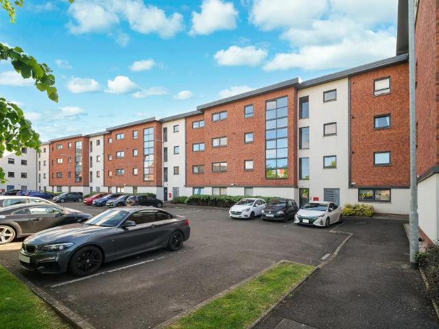 2 bedroom flat for sale