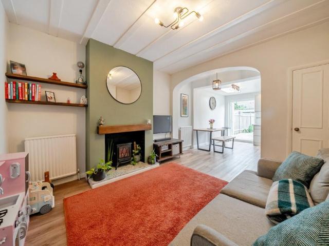 2 bedroom flat for sale